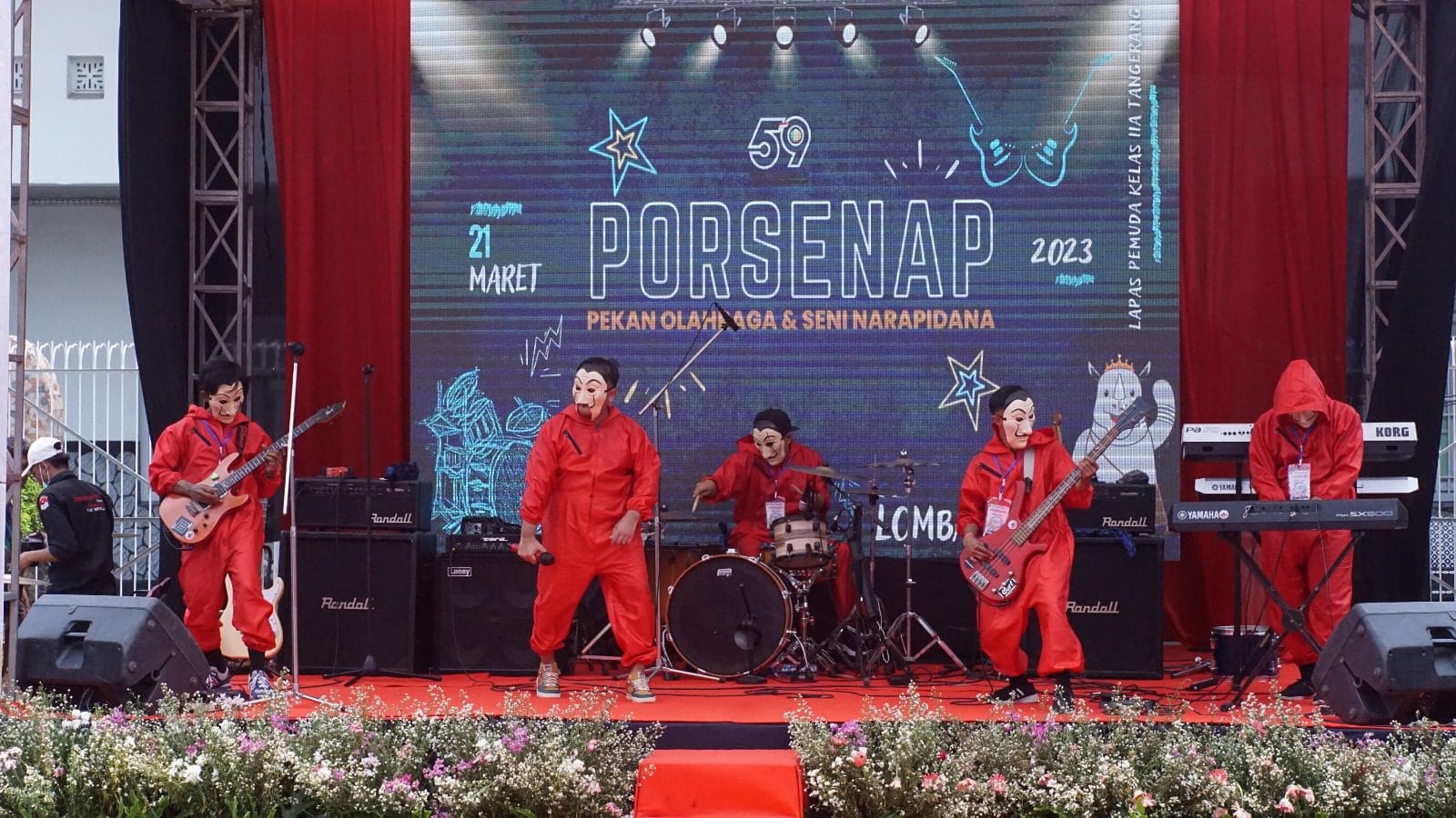 Tampil Dengan Kostum Unik,LAGOON BAND Sabet Juara 3 Dalam Festival ...